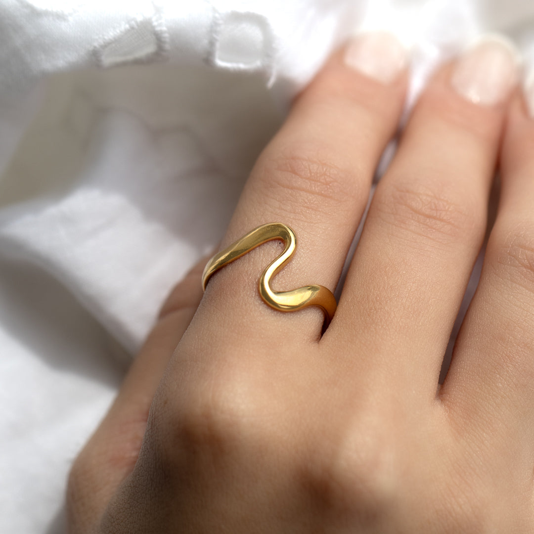 Gold Wave Adjustable Ring – Vintage Lane